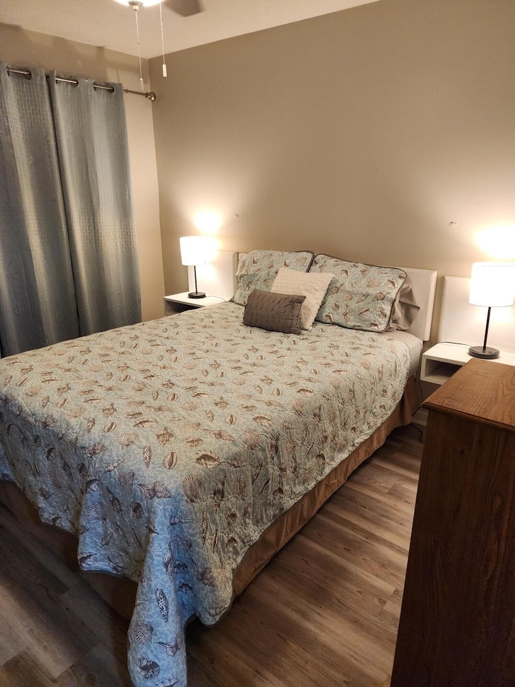 Cozy Condo, 1bdrm, Pool, 1 Block To Pier - Garden City