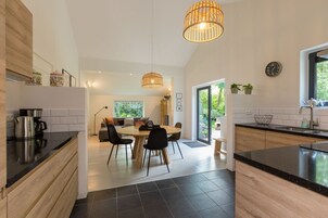 Casa | Cozinha privada | Uma cadeira de bebé 