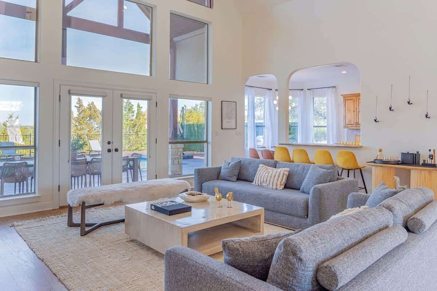 Sleeps 20 - Pool, Game Room, Fire Pit, Views - Dripping Springs, TX