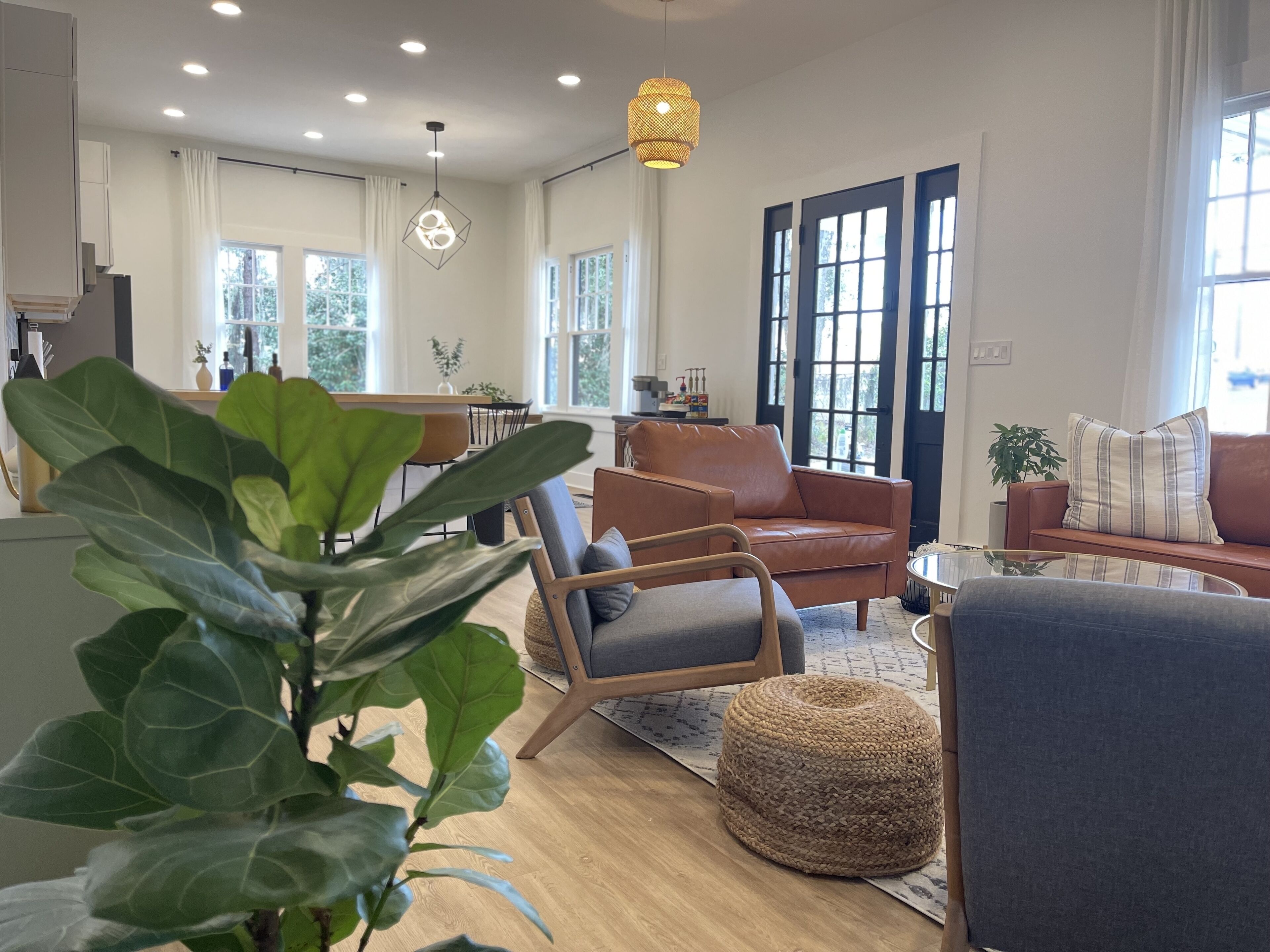 Renovated Dutch Colonial Home In Ocala ️ + Pet Friendly - Ocala, FL