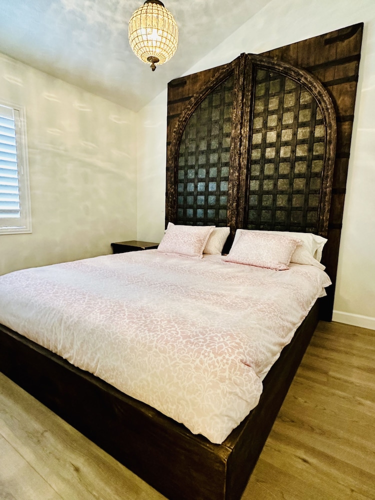 Gorgeous 3 Bedroom Condo - Santa Clarita, CA