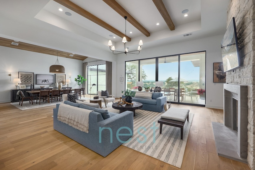 ***New*** Infinity Pool | Hot Tub | Views | Pool Table | Fire Pit | 16 Queen Beds - Austin, TX