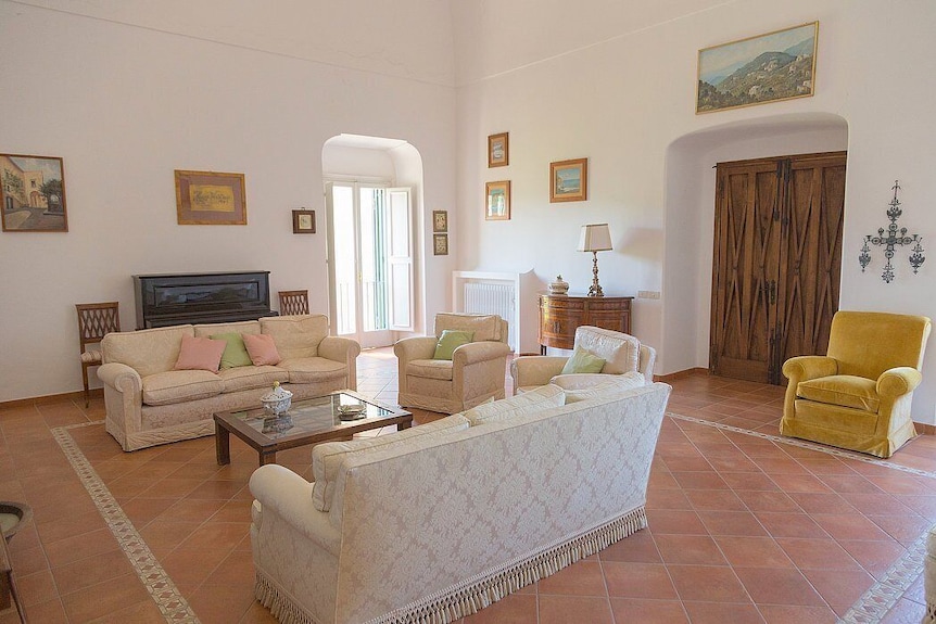Villa Gera: A Characteristic And Welcoming Two-story Villa In A Quiet Position, Located On A Hillside Above The Sea, With Free Wi-fi. - Massa Lubrense