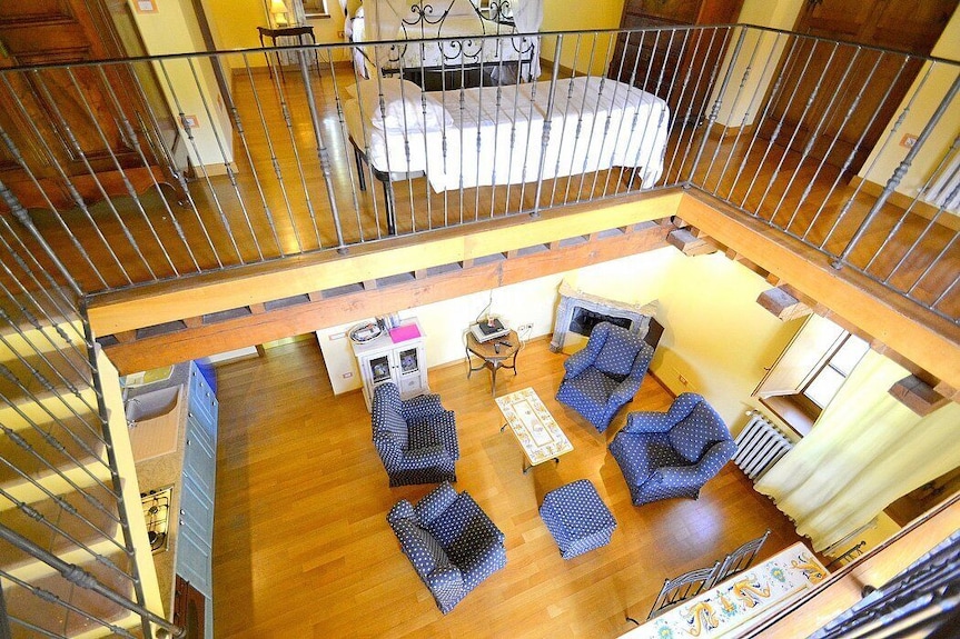 Villa Campanella: A Characteristic And Welcoming Two-story Age-old Farm House Surrounded By The Greenery, With Free Wi-fi. - Perugia