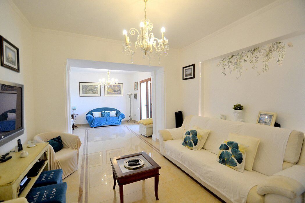 Villa Naiade: An Elegant And Welcoming Three-story Villa Which Faces The Sun And The Sea, With Free Wi-fi. - Sorrent