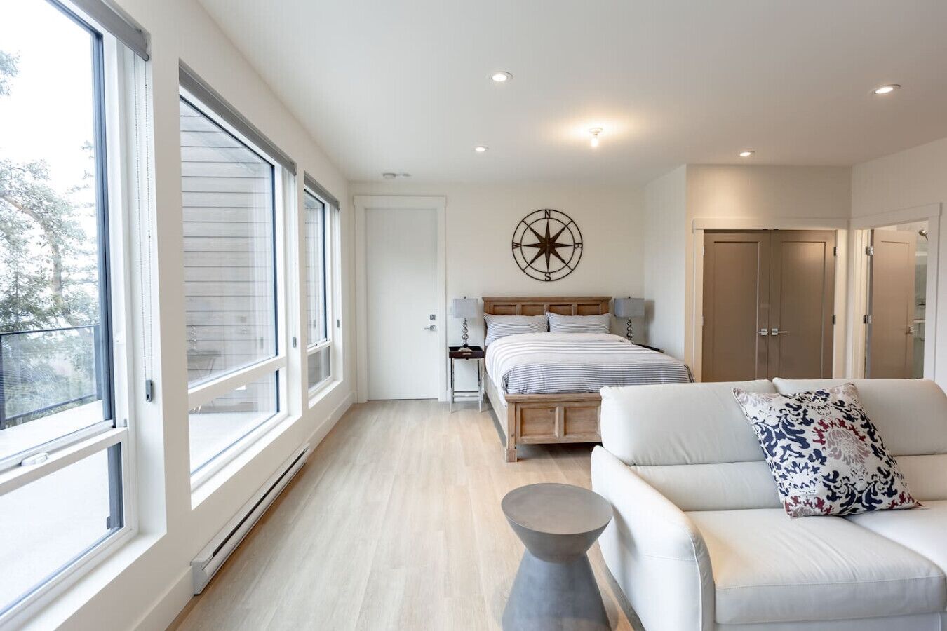 Executive Studio With Ocean & Mountain Views - Nanaimo