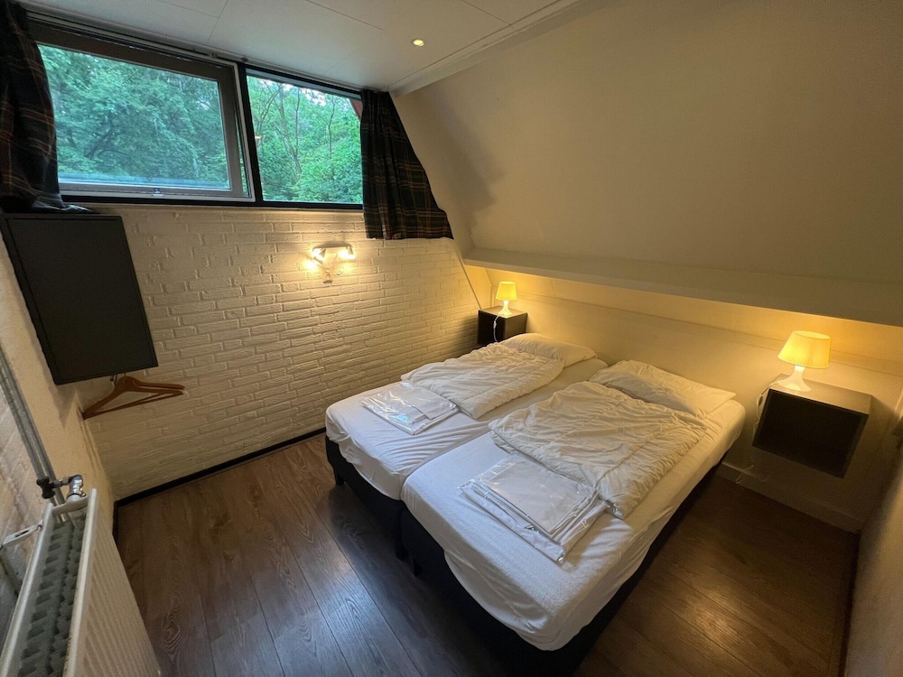 Modern Holiday Home In Stramproy In The Forest - Weert