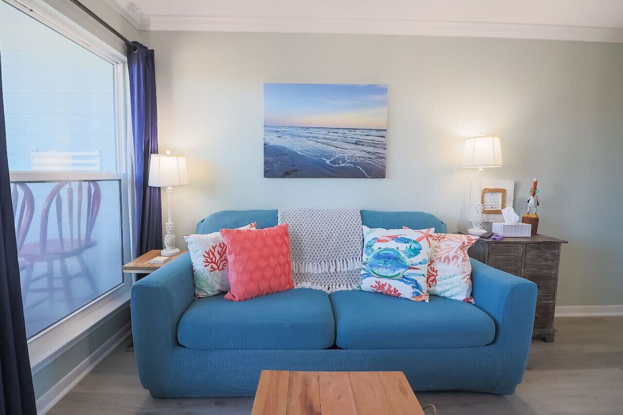 Easy Beach Access! Charming Beachside Condo! - Palm Beach, TX