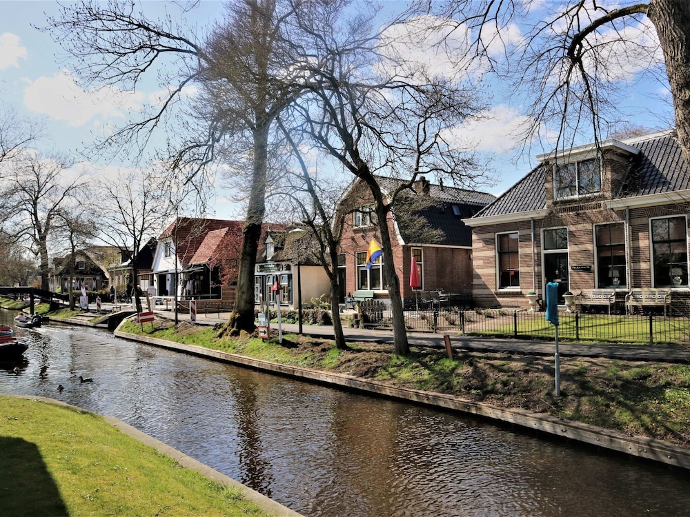 Beautiful Apartment In Giethoorn With Canoe And Parking - Giethoorn