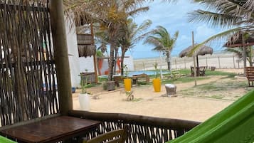 Suíte standard, terraço, vista para a praia | Varanda coberta