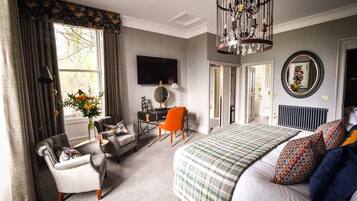 Escrivaninha, espaço de trabalho para notebook, quartos à prova de som