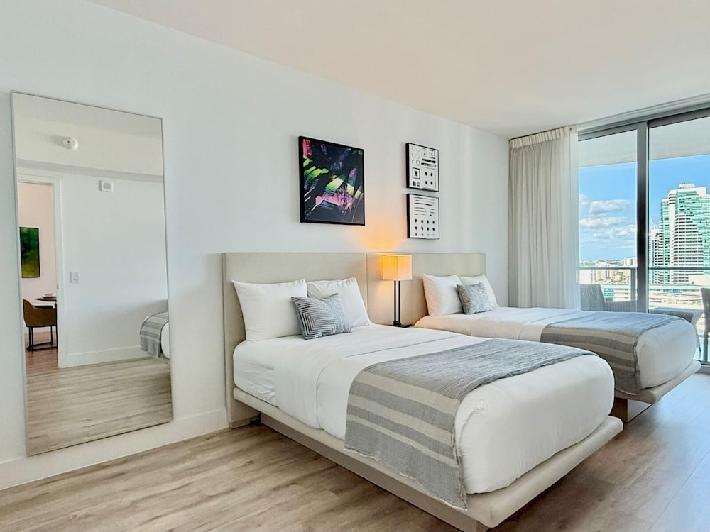 Cozy unit @ 18th Floor with Ocean view - Hallandale Beach | Vrbo