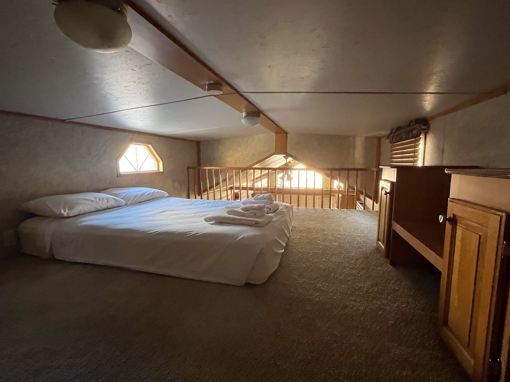 Modern "Tiny Home" Style Cabin On Taylor River With Private Fishing Access - Gunnison, CO