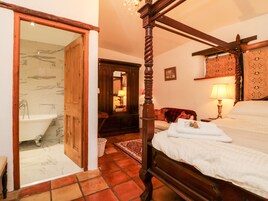 2 quartos, individualmente decorados, individualmente mobiliados