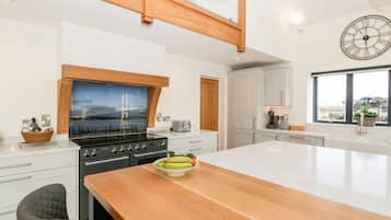Casa de Campo | Cozinha privada | Um frigorífico, uma máquina de lavar louça, uma chaleira elétrica