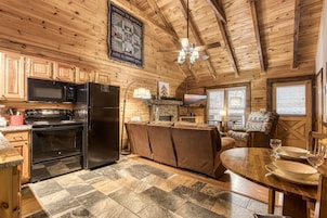 Cabana, 2 quartos | Cozinha privada | Geladeira, fogão, cafeteira/chaleira, torradeira