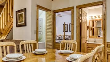 Cabine, 4 quartos | Restaurantes
