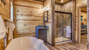 Cabine, 3 quartos | Casa de banho | Toalhas fornecidas