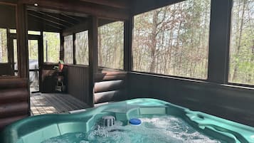 Cabine, 3 quartos | Banheira de hidromassagem exterior