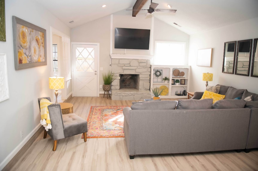 Beautifully Remodeled 3-bedroom Cozy Home!! - Broken Arrow, OK