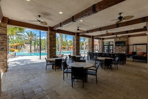 Casa, 6 quartos | Restaurantes