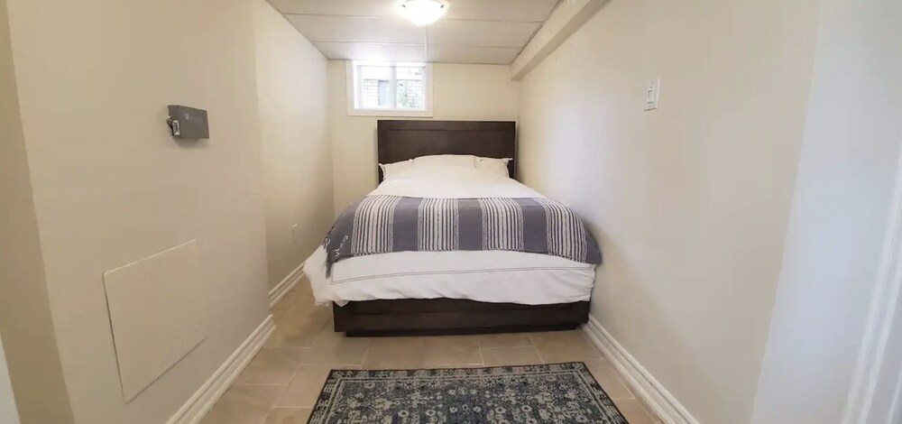 Cozy 1br +1 Apartment In Toronto's Midtown! - トロント
