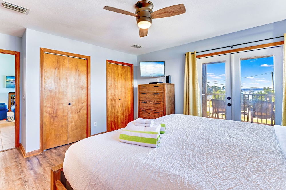 Pet Friendly, Private Swimming Pool, Bay View, Bay Access, St George Island! - St. George Island, FL