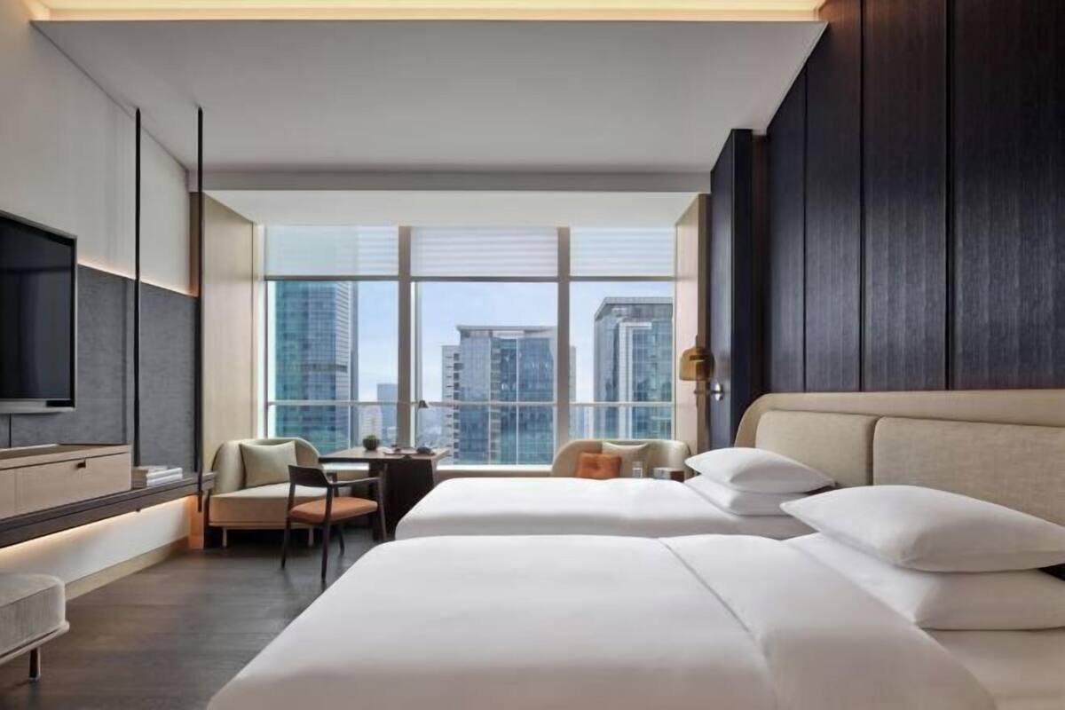 Roupa de alta qualidade, minibar grátis, cofre no quarto, secretária 