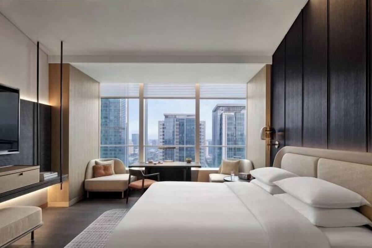 Roupa de alta qualidade, minibar grátis, cofre no quarto, secretária 