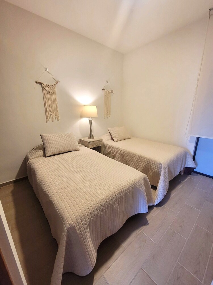 2 Bed/2 Bath Penth House w/ Private Roof Top at Lago Luna, Chante - San ...