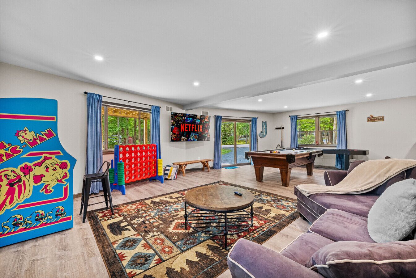 Hot Tub, Large 6 Bed, Game Room, Shuffleboard - Pocono Mountains, PA