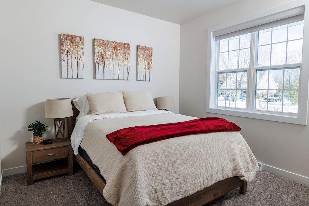 New Construction Home- Walking Distance To Downtown Sister Bay! - Baileys Harbor, WI