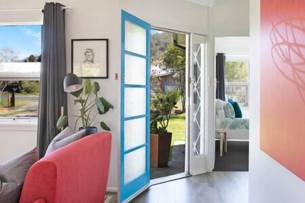 The Alfred, Mittagong. Easy Walk To Cafes And Pubs. - Hill Top
