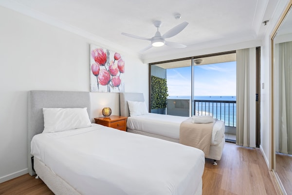 Longbeach Resort - Coastal Letting - Surfers Paradise