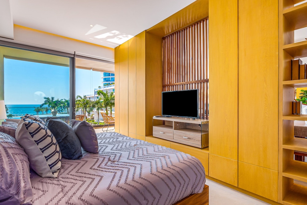 Oceanfront condo with a full kitchen, pool, & beach access - Nuevo ...