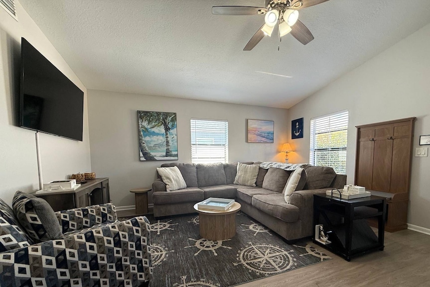 Cozy, Pet-friendly Tampa Home With Heated & Screened Pool - 4 Miles To Adventure Island/busch Garden - Tampa, FL