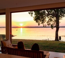 Área de estar no saguão