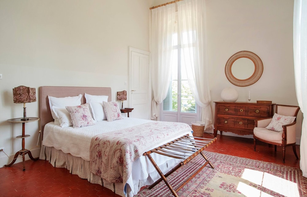 Maison 22 Personnes De 600 M² Avec Piscine & Parc - Nîmes