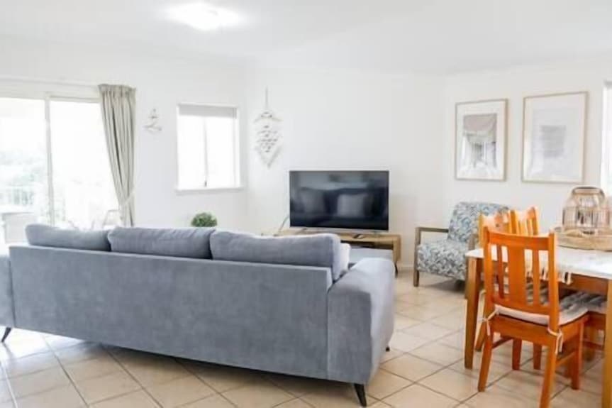 Whale Watch Unit 15 - Spacious Beachfront Apartment - Point Lookout