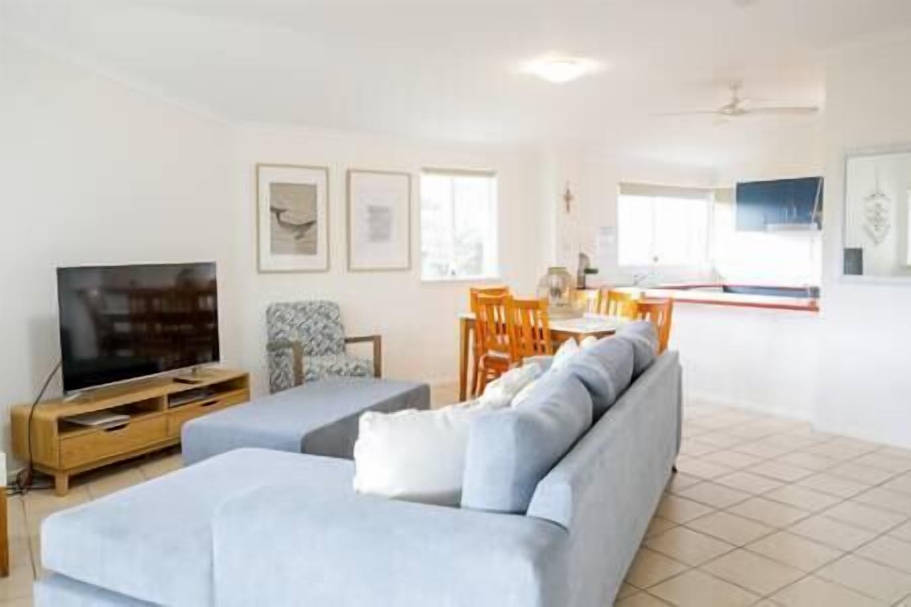 Whale Watch Unit 15  - Spacious Beachfront Apartment - Moreton Island