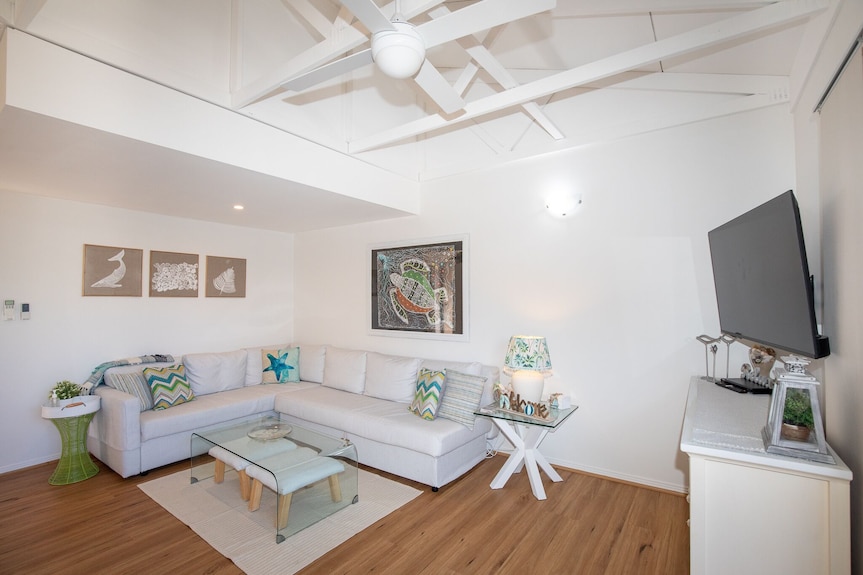 Straddie Breeze - A Gorgeous Fully Renovated Beachside Apartment - Moreton Island