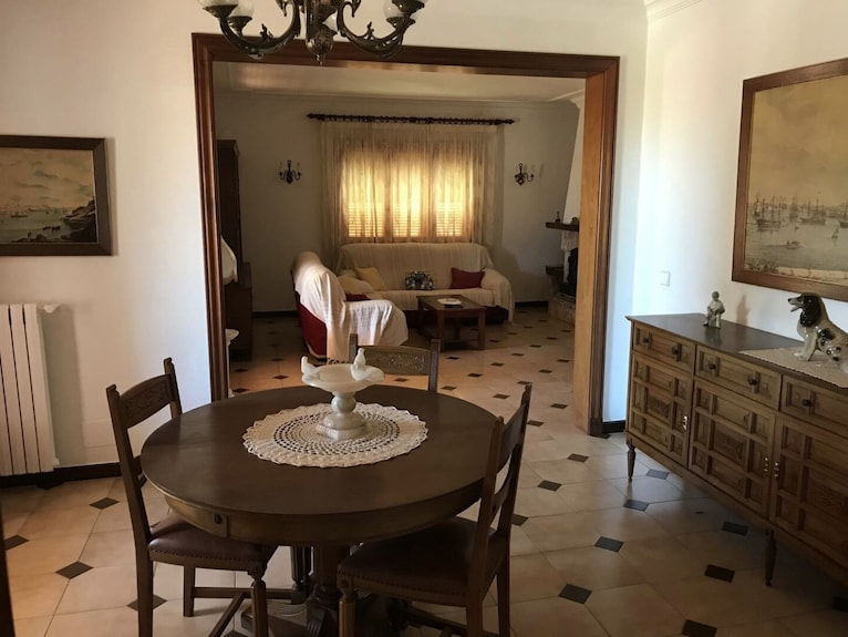Villa Santa Ana: Amplio Chalet Junto Al Mar En Es Castell. - Mahón