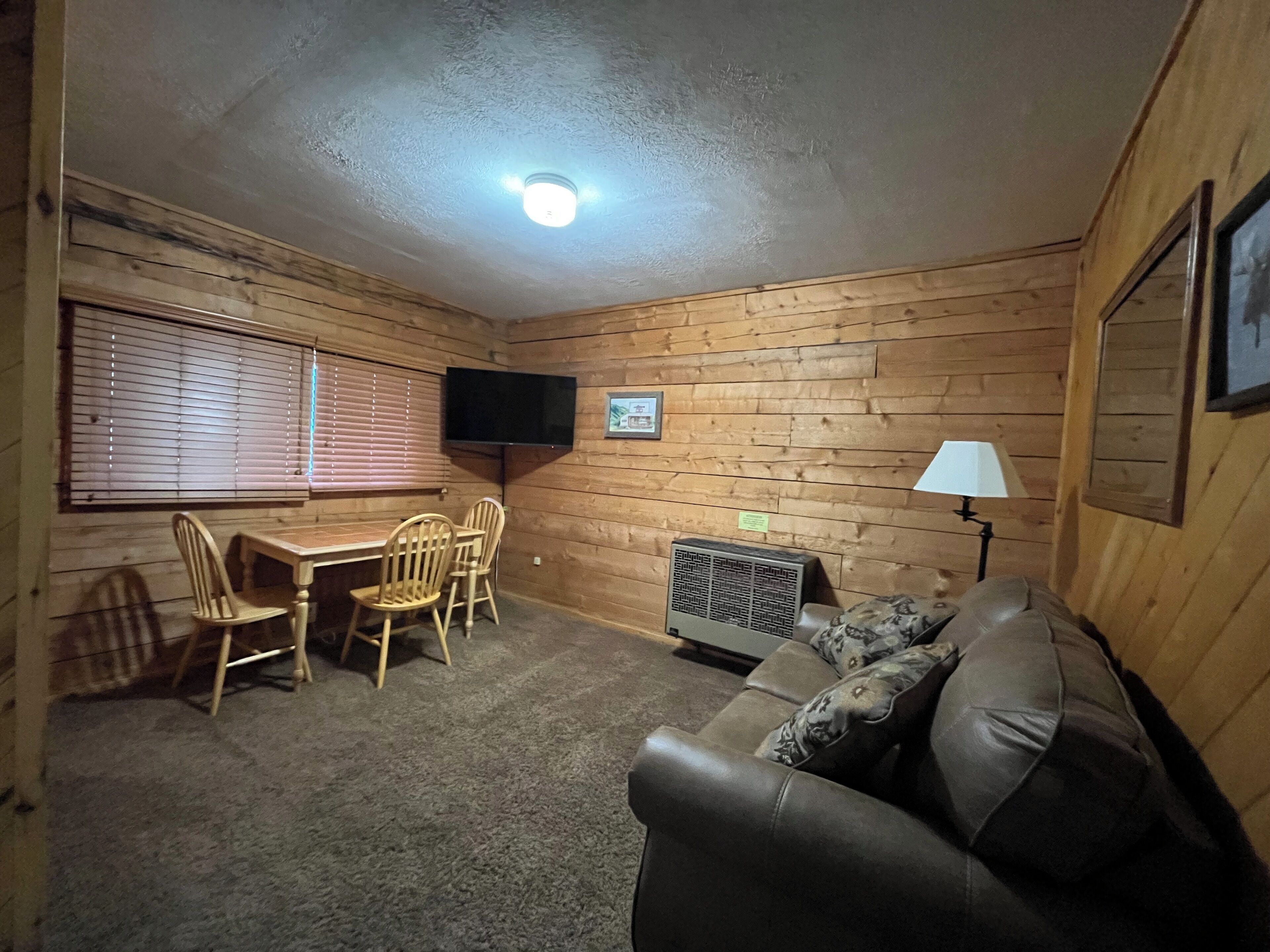 One Bedroom Cabin With Ample Parking And Space From Neighboring Cabins - Gunnison, CO