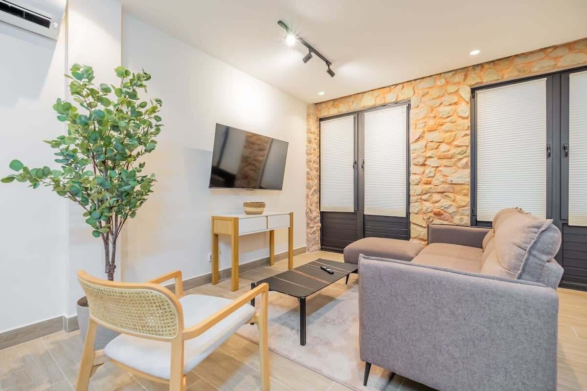 W* | Intimate 1br With Balcony In Casco Viejo - Panama City