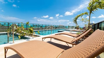 Apartamento Comfort | Piscina | Piscina exterior