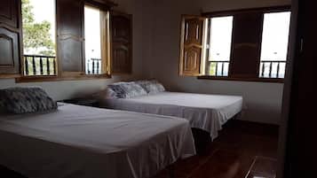 Com mobília individualizada, Wi-fi grátis, roupa de cama fornecida