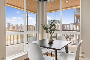 Apartamento clássico, para não fumantes (Self Check-in with Virtual Front Desk) | Sala de jantar