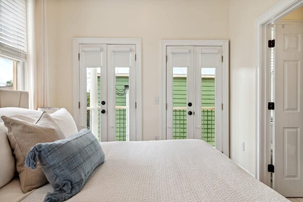 Bright & Fun 1 Bedroom Monthly Rental - Charleston | Vrbo