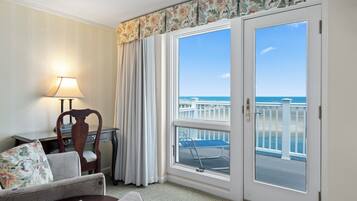 Quarto Clássico com Cama de Casal, vista para o oceano | Sala de estar