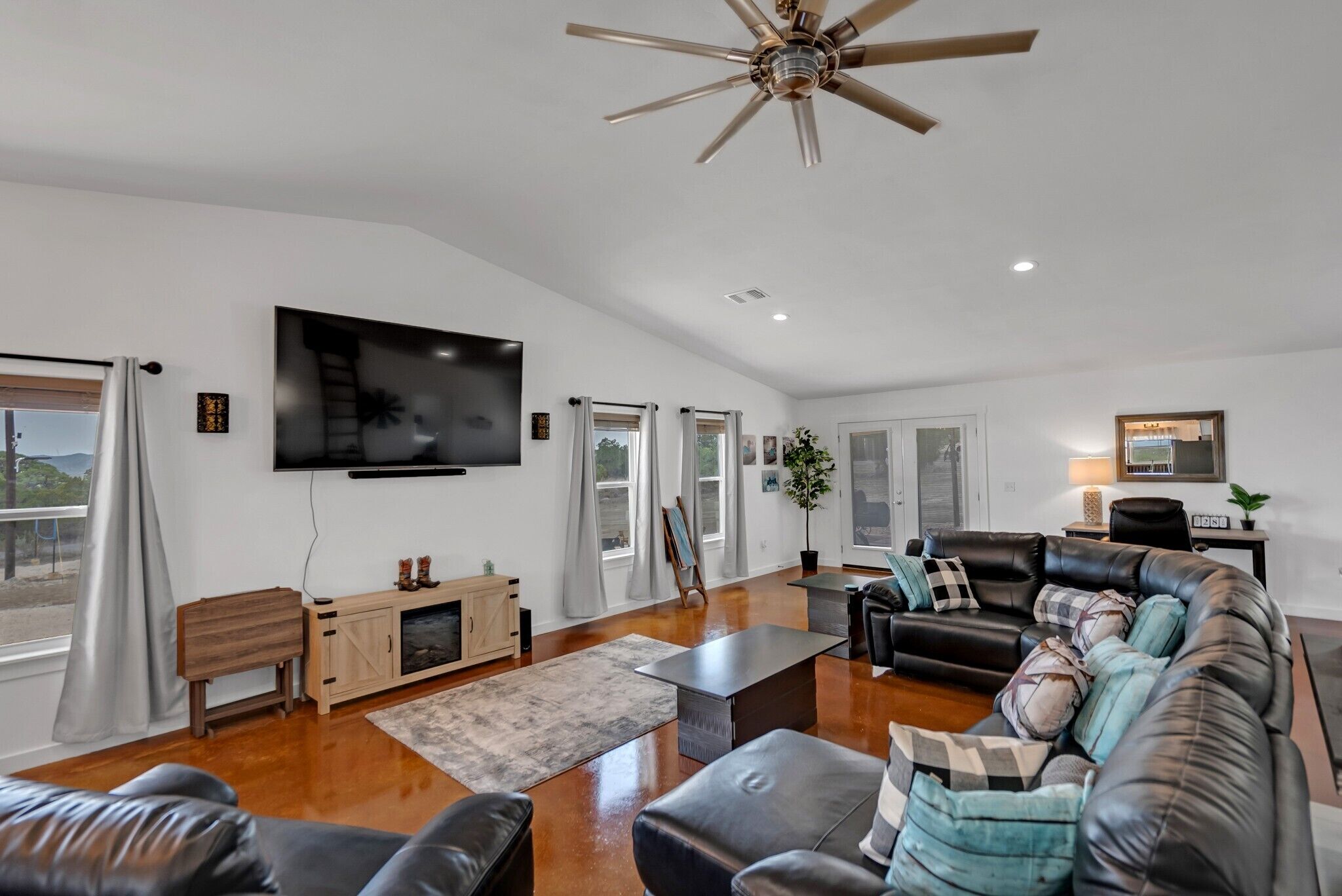 A Little Patch of Heaven in the Texas Hill Country! - Real County | Vrbo